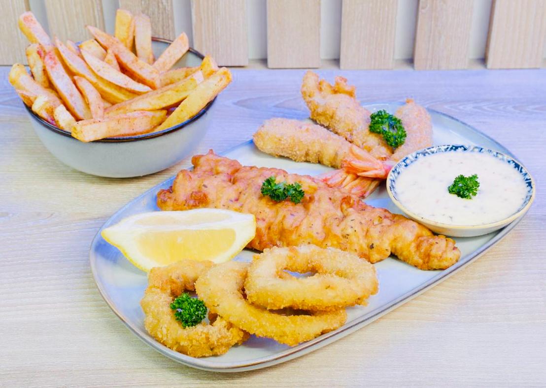 Platter for 1 – 1 hake, 3 prawns , 3 calamari and chips – fishdelish